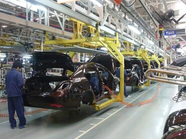 Manufacturing vs. Industry: What's the Difference? - Main Difference