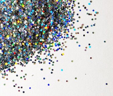 Glitter vs. Sparkle: What's the Difference? - Main Difference